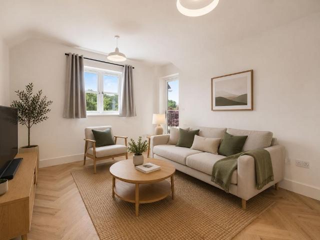 London Road, High Wycombe. 2 bed apartment to rent £1,750 pcm £404 pw
