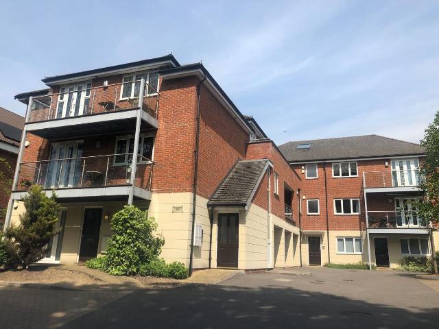 London Road, High Wycombe, Buckinghamshire HP11, 1 bed flat to rent, £1,200 pcm | PrimeLocation