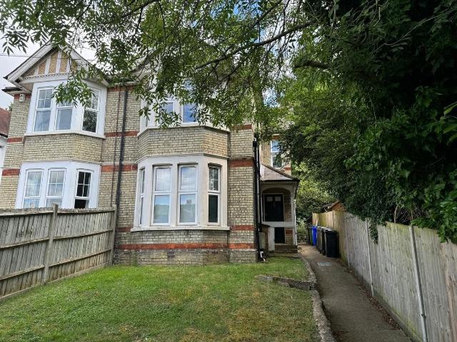 London Road, High Wycombe, Buckinghamshire HP11, 1 bed flat to rent, £950 pcm | PrimeLocation