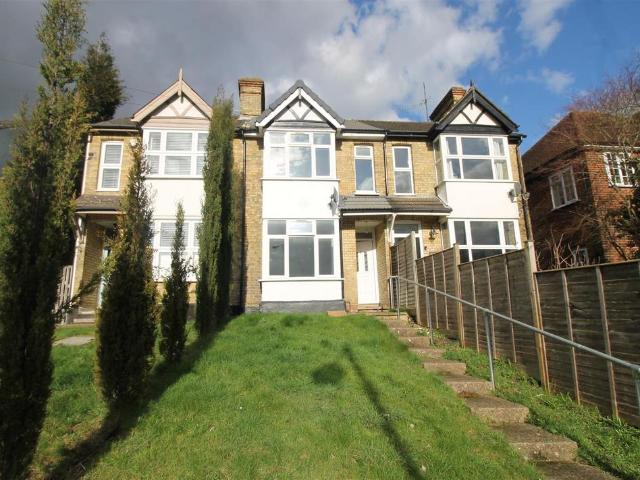 London Road, High Wycombe HP11 6 bed semi detached house to rent £1,950 pcm £450 pw