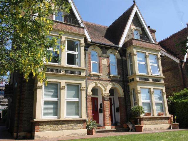 London Road, High Wycombe HP11, 1 bed flat to rent, £1,200 pcm | PrimeLocation