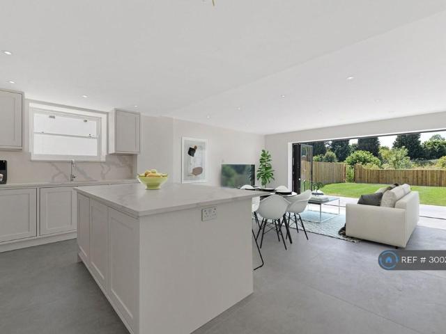 London Road, Hildenborough. 5 bed semi detached house to rent £3,750 pcm £865 pw