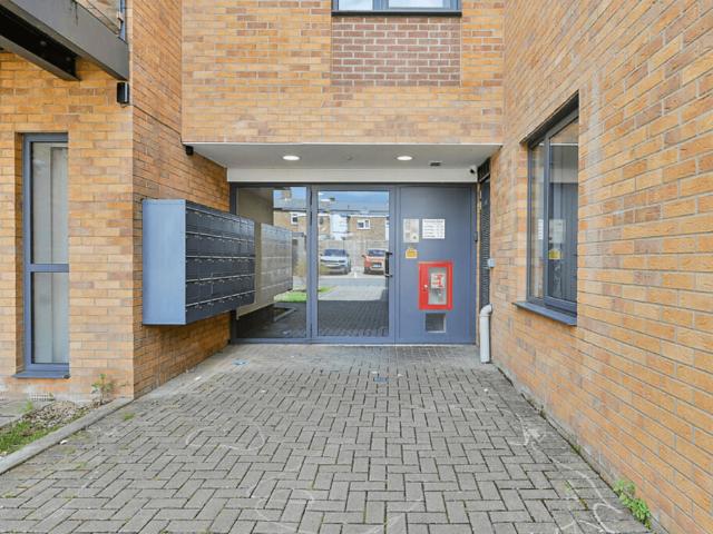 London Road, Hounslow, TW3 1 bed apartment to rent £1,700 pcm £392 pw