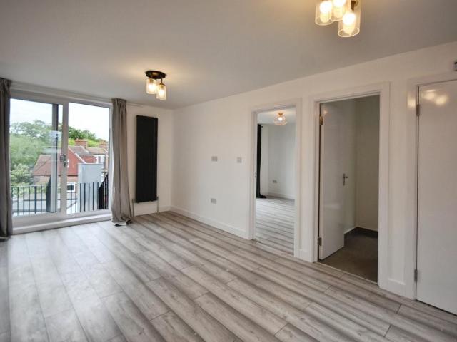 London Road, Isleworth 1 bed flat to rent £1,600 pcm £369 pw