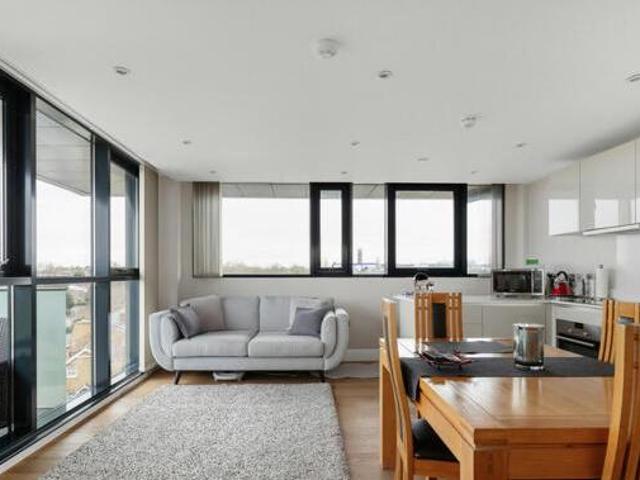 London Road, Isleworth, 2 Bedroom Penthouse