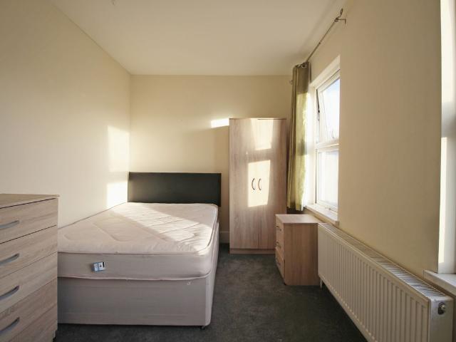 London Road, Isleworth, Middlesex TW7, Room to rent, £825 pcm | PrimeLocation