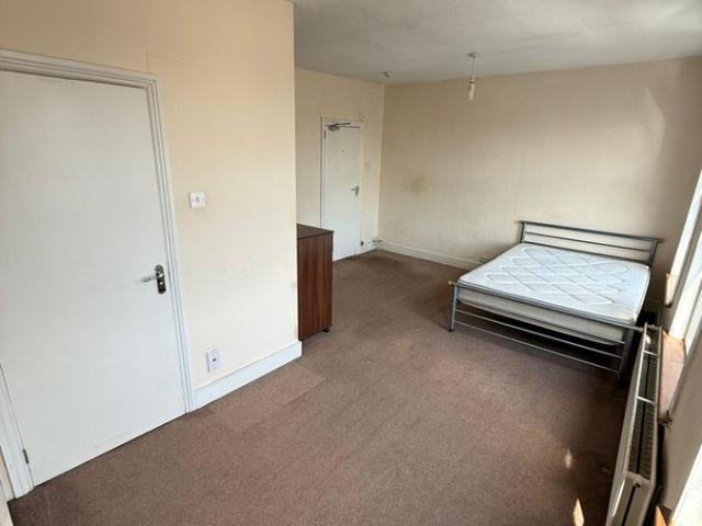 London Road, Isleworth TW7, Room to rent, £750 pcm | PrimeLocation