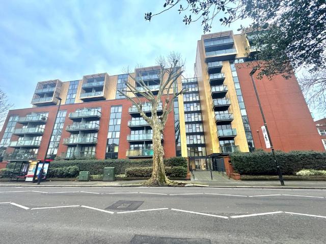 London Road, Isleworth TW7 1 bed apartment to rent £1,600 pcm £369 pw