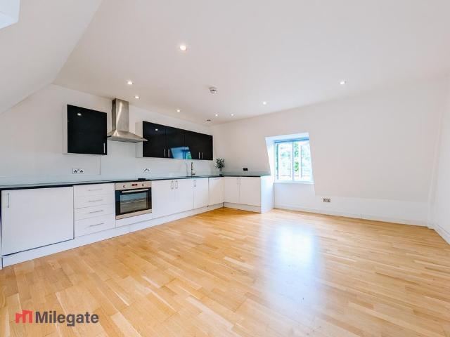 London Road, Isleworth TW7 1 bed flat to rent £1,450 pcm £335 pw