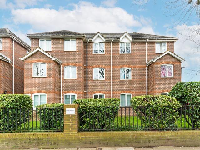 London Road, Isleworth TW7, 2 bed flat to rent, £1,750 pcm | PrimeLocation