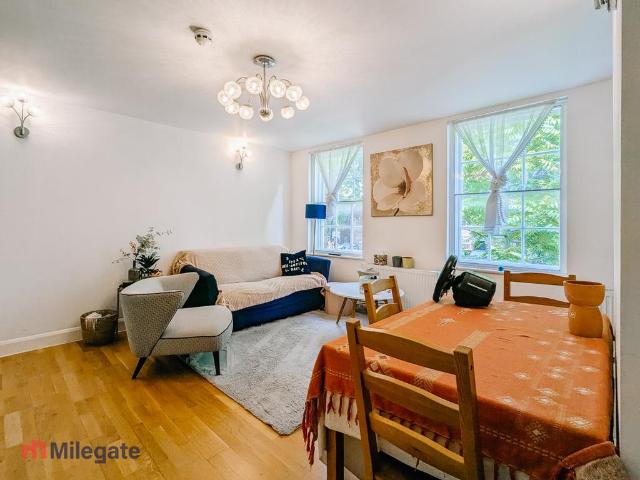 London Road, Isleworth TW7 2 bed flat to rent £1,950 pcm £450 pw