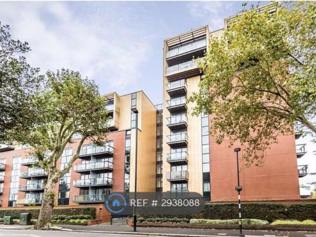 London Road, Isleworth TW7, 2 bed flat to rent, £1,900 pcm | PrimeLocation