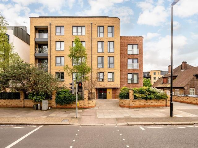 London Road, Isleworth TW7, 2 bed flat to rent, £2,000 pcm | PrimeLocation