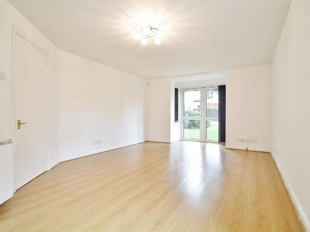 London Road, Isleworth TW7, 2 bed flat to rent, £2,000 pcm | PrimeLocation