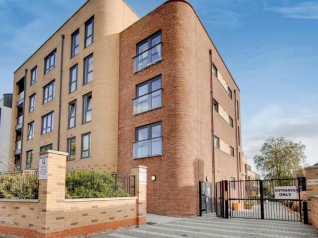 London Road, Isleworth TW7, 2 bed flat to rent, £2,100 pcm | PrimeLocation