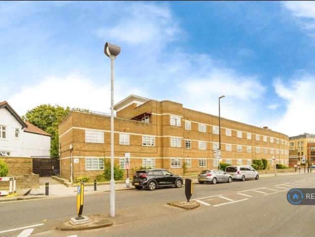 London Road, Isleworth, TW7 3 bed flat to rent £2,100 pcm £485 pw