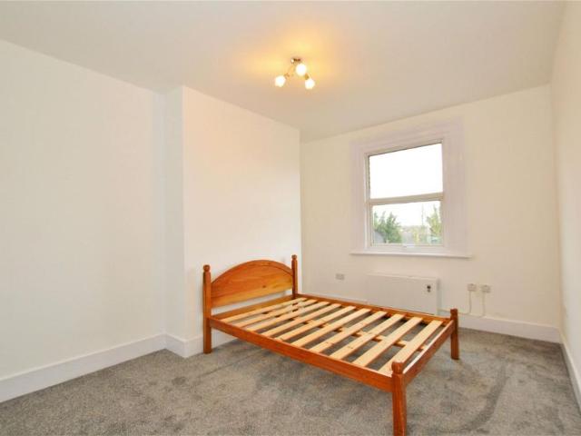 London Road, Isleworth, TW7