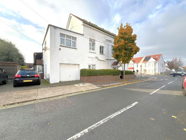 London Road, Leigh On Sea SS9, 1 bed flat to rent, £1,000 pcm | PrimeLocation