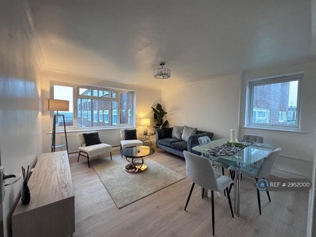 London Road, Leigh On Sea, SS9 2 bed flat to rent £1,000 pcm £231 pw