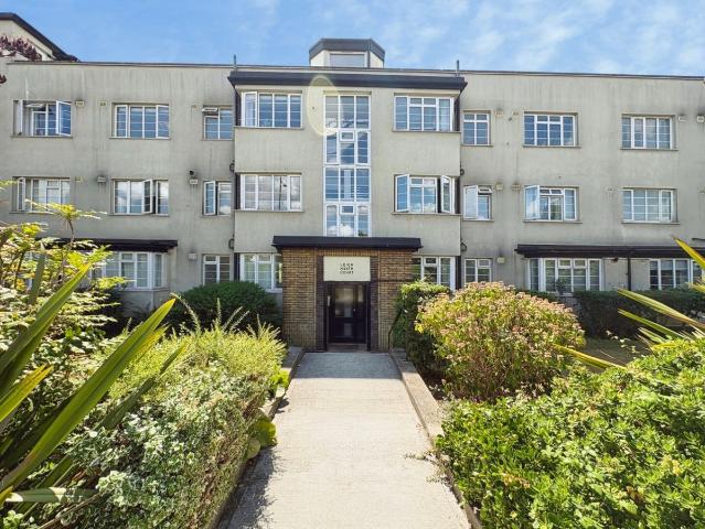 London Road, Leigh On Sea SS9, 2 bed flat to rent, £1,200 pcm | PrimeLocation