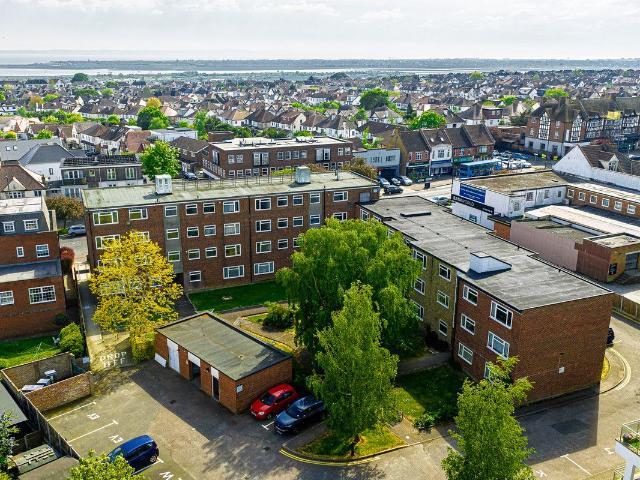 London Road, Leigh On Sea SS9, 2 bed flat to rent, £1,300 pcm | PrimeLocation