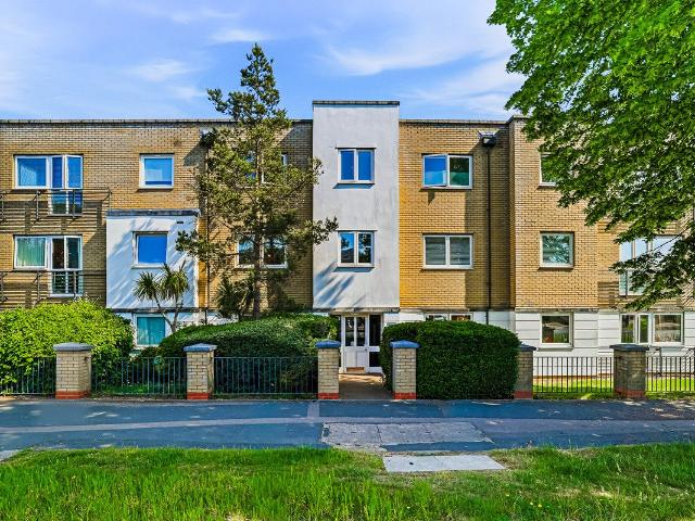 London Road, Leigh On Sea SS9, 2 bed flat to rent, £1,400 pcm | PrimeLocation