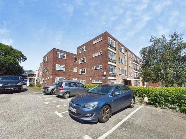 London Road, Leigh On Sea SS9, 2 bed flat to rent, £1,400 pcm | PrimeLocation