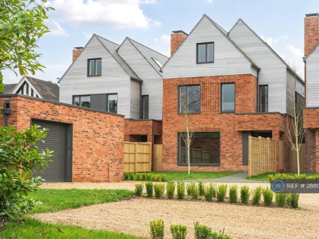 London Road, Liphook, GU30 5 bed detached house to rent £5,750 pcm £1,327 pw