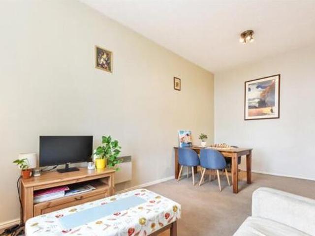 London Road, London, 2 Bedroom Apartment