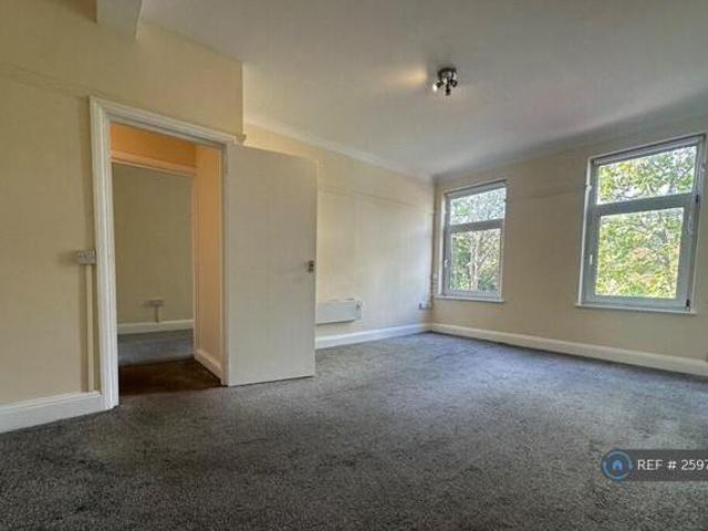 London Road, London, 2 Bedroom Flat