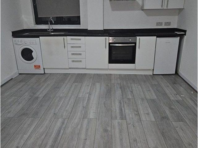 London Road, London IG11, 1 bed flat to rent, £1,400 pcm | PrimeLocation