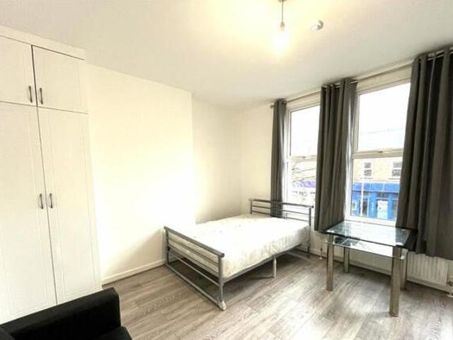 London Road, London, Studio Apartment For