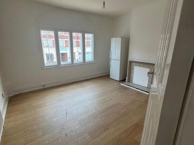 London Road, London SW16, 2 bed flat to rent, £1,800 pcm | PrimeLocation