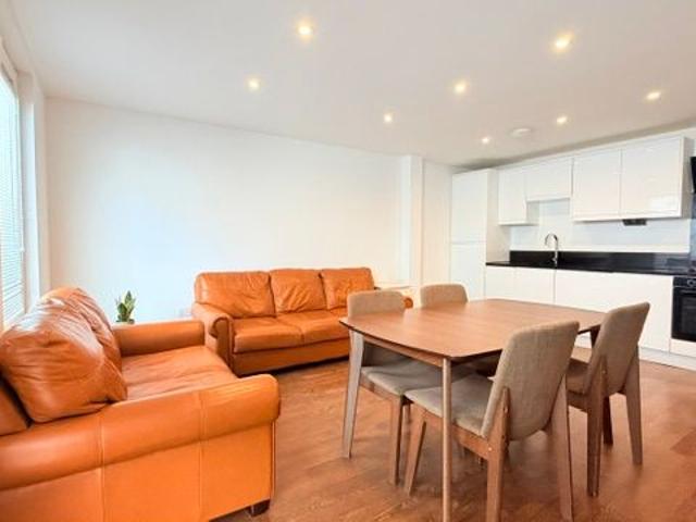 London Road, London SW16, 3 bed flat to rent, £2,095 pcm | PrimeLocation