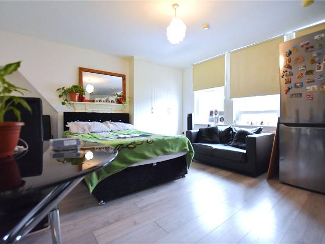 London Road, London SW16, Studio to rent, £1,100 pcm | PrimeLocation