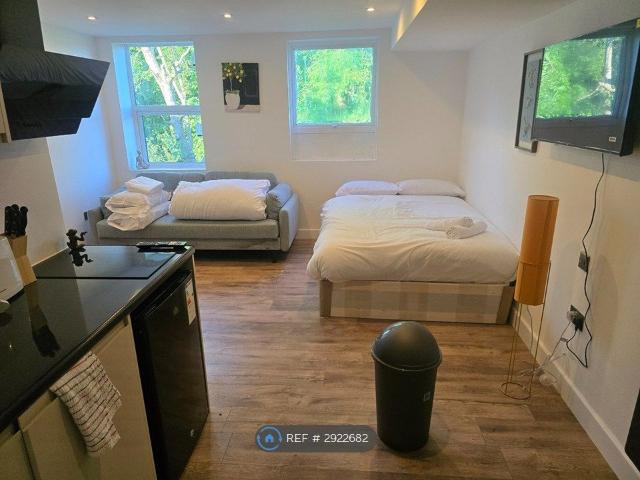 London Road, London SW16, Studio to rent, £1,300 pcm | PrimeLocation