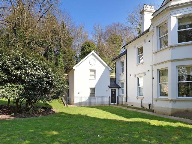 London Road, Loudwater, High Wycombe, Buckinghamshire HP10, 1 bed flat to rent, £1,600 pcm | PrimeLocation