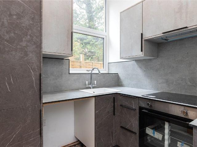 London Road, Macclesfield, Cheshire SK11, 2 bed flat to rent, £1,250 pcm | PrimeLocation