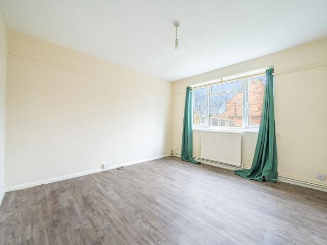 London Road, Mitcham, CR4
