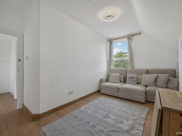 London Road, Mitcham CR4, 1 bed flat to rent, £1,350 pcm | PrimeLocation