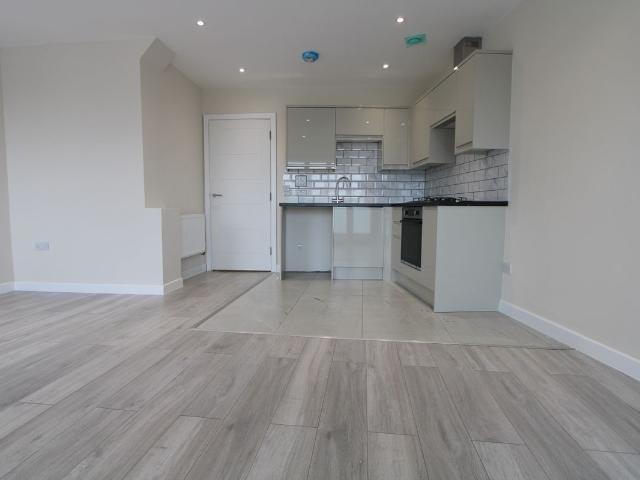 London Road, Mitcham CR4, 1 bed flat to rent, £1,525 pcm | PrimeLocation