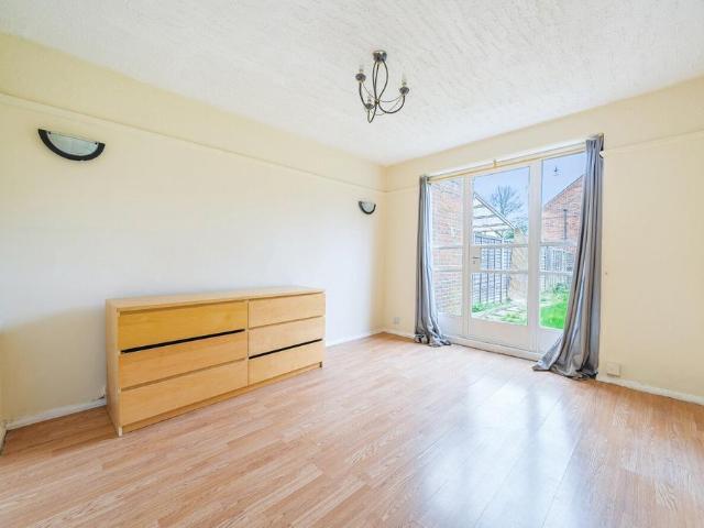 London Road, Mitcham, CR4 1 bed flat to rent £1,600 pcm £369 pw