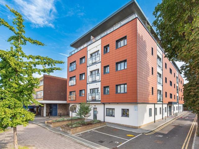 London Road, Mitcham CR4, 2 bed flat to rent, £1,750 pcm | PrimeLocation