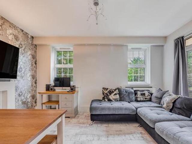London Road, Mitcham, 2 Bedroom Apartment