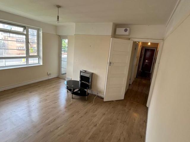 London Road, Morden SM4, 2 bed flat to rent, £1,600 pcm | PrimeLocation