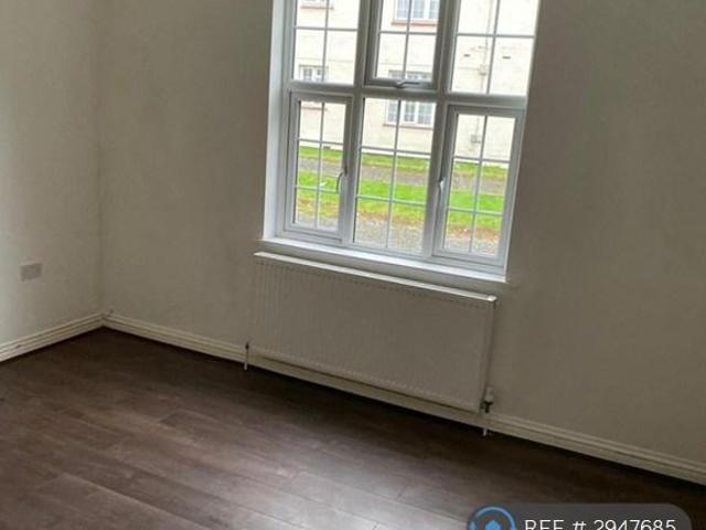 London Road, Morden, SM4 2 bed flat to rent £1,800 pcm £415 pw