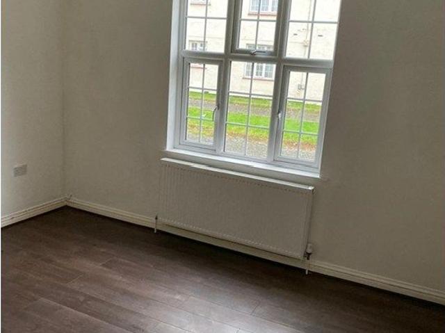 London Road, Morden SM4, 2 bed flat to rent, £1,800 pcm | PrimeLocation