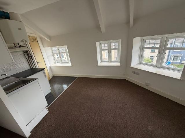 London Road, Neath SA11, Studio to rent, £425 pcm | PrimeLocation