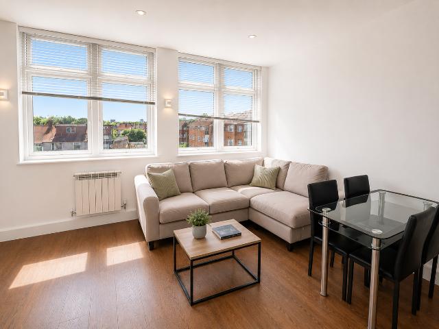 London Road, North Cheam SM3, 2 bed flat to rent, £1,700 pcm | PrimeLocation