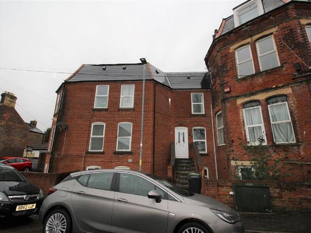 London Road, North End, Portsmouth, Hants PO2, 2 bed flat to rent, £900 pcm | PrimeLocation